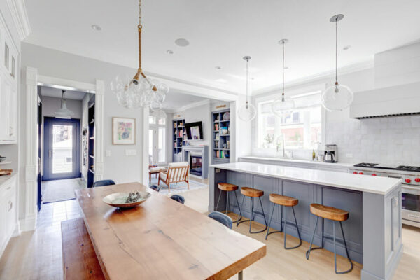 A Guide to Deconverting Chicago Multi-Family Homes